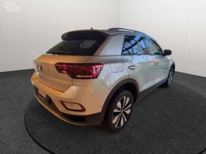 Grey Volkswagen T-Roc 2023 in Kaunas, with an engine capacity of 1.50 L and mileage of 20 thousand km for 29579 €, photo 6 on AUTOMOTO.COM.LV