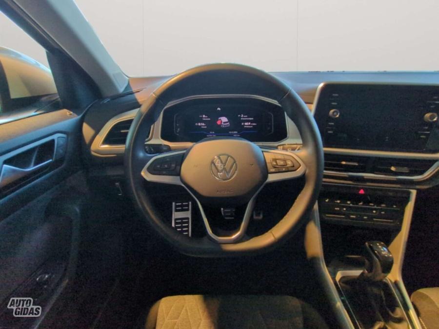 Grey Volkswagen T-Roc 2023 in Kaunas, with an engine capacity of 1.50 L and mileage of 20 thousand km for 29579 €, photo 11 on AUTOMOTO.COM.LV