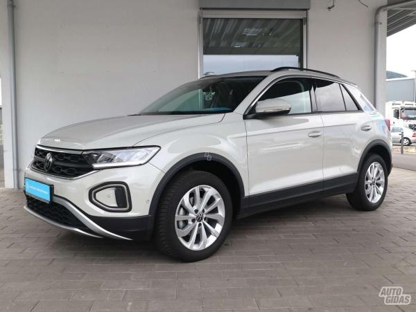 Grey Volkswagen T-Roc 2023 in Kaunas, with an engine capacity of 1.50 L and mileage of 40 thousand km for 25731 €, photo 2 on AUTOMOTO.COM.LV