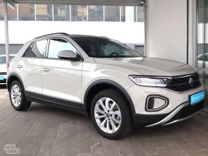 Grey Volkswagen T-Roc 2023 in Kaunas, with an engine capacity of 1.50 L and mileage of 40 thousand km for 25731 €, photo 5 on AUTOMOTO.COM.LV