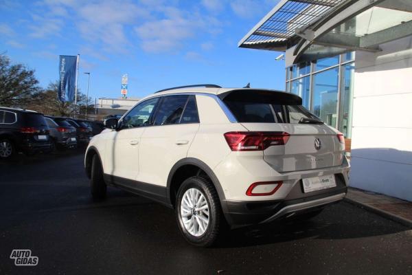 Grey Volkswagen T-Roc 2023 in Kaunas, with an engine capacity of 1.00 L and mileage of 37 thousand km for 22421 €, photo 9 on AUTOMOTO.COM.LV