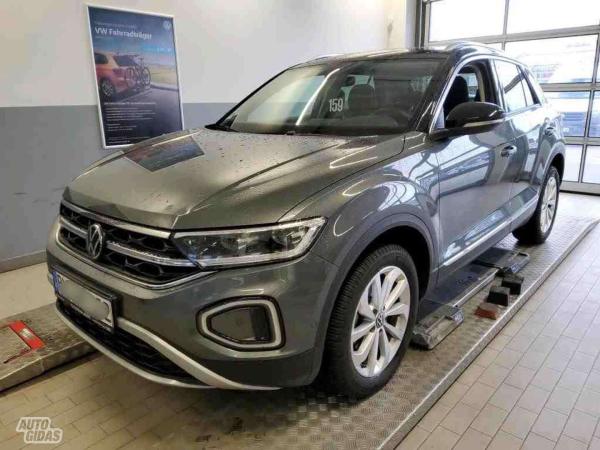 Pelēks Volkswagen T-Roc 2023 Kauņa, ar dzinēja tilpumu 1.00 L un nobraukumu 30 tūkst. km par 25762 €, foto 1 vietnē AUTOMOTO.COM.LV