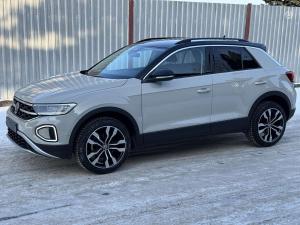 Pelēks Volkswagen T-Roc 2023 Vilkaviškis, ar dzinēja tilpumu 1.50 L un nobraukumu 23 tūkst. km par 21300 €, foto 2 vietnē AUTOMOTO.COM.LV