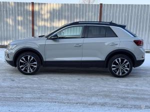Pelēks Volkswagen T-Roc 2023 Vilkaviškis, ar dzinēja tilpumu 1.50 L un nobraukumu 23 tūkst. km par 21300 €, foto 3 vietnē AUTOMOTO.COM.LV
