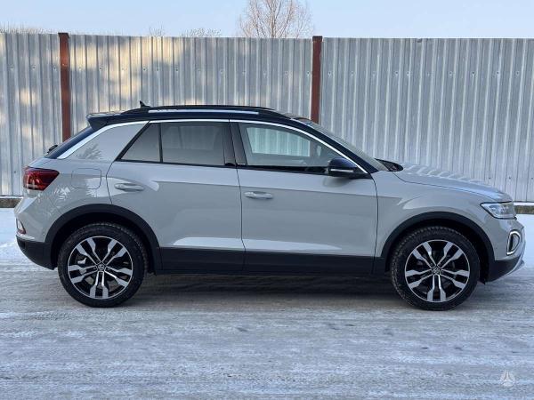 Grey Volkswagen T-Roc 2023 in Vilkaviskis, with an engine capacity of 1.50 L and mileage of 23 thousand km for 21300 €, photo 8 on AUTOMOTO.COM.LV