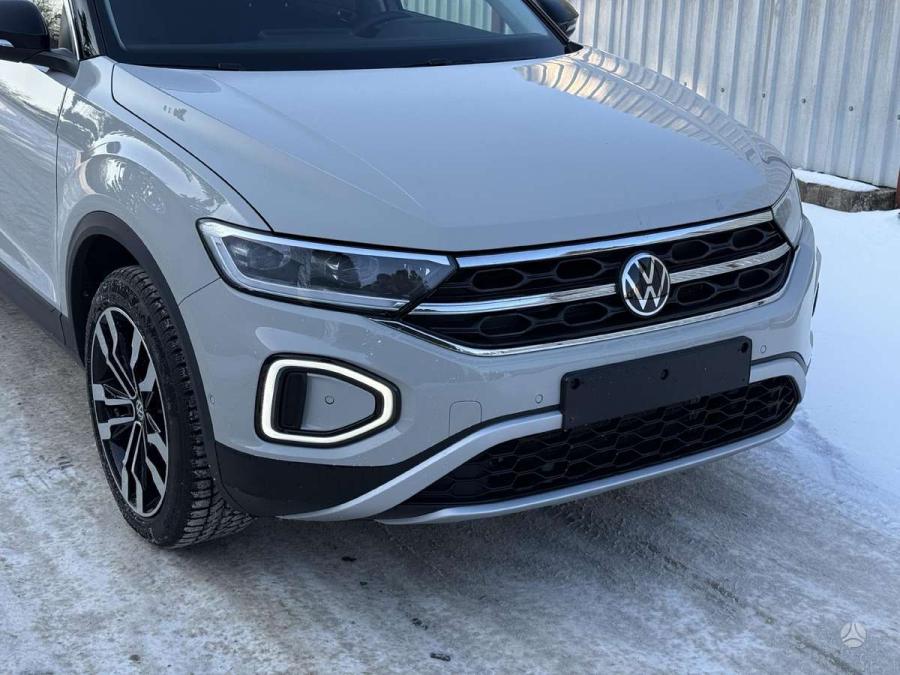 Pelēks Volkswagen T-Roc 2023 Vilkaviškis, ar dzinēja tilpumu 1.50 L un nobraukumu 23 tūkst. km par 21300 €, foto 11 vietnē AUTOMOTO.COM.LV