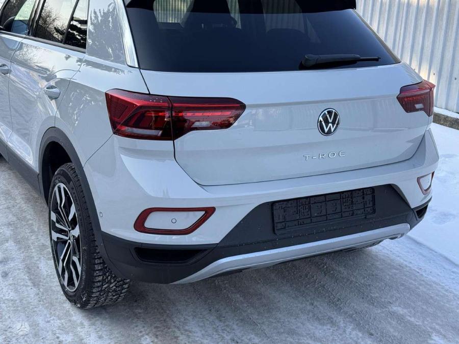Pelēks Volkswagen T-Roc 2023 Vilkaviškis, ar dzinēja tilpumu 1.50 L un nobraukumu 23 tūkst. km par 21300 €, foto 12 vietnē AUTOMOTO.COM.LV