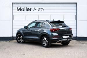 Grey Volkswagen T-Roc 2023 in Riga, with an engine capacity of 1.50 L and mileage of 143 thousand km for 19950 €, photo 4 on AUTOMOTO.COM.LV