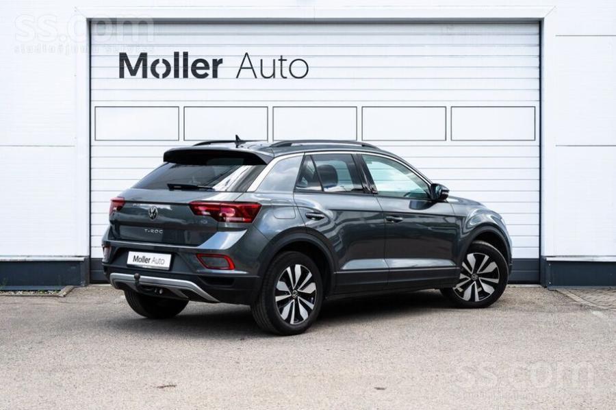 Grey Volkswagen T-Roc 2023 in Riga, with an engine capacity of 1.50 L and mileage of 143 thousand km for 19950 €, photo 5 on AUTOMOTO.COM.LV