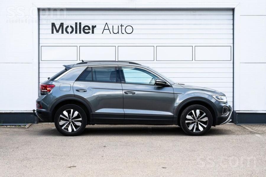 Grey Volkswagen T-Roc 2023 in Riga, with an engine capacity of 1.50 L and mileage of 143 thousand km for 19950 €, photo 6 on AUTOMOTO.COM.LV