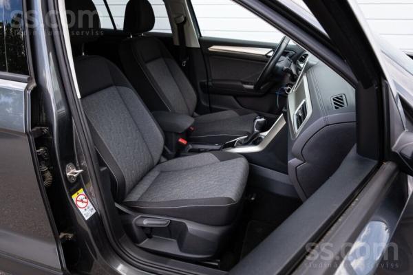 Grey Volkswagen T-Roc 2023 in Riga, with an engine capacity of 1.50 L and mileage of 143 thousand km for 19950 €, photo 7 on AUTOMOTO.COM.LV