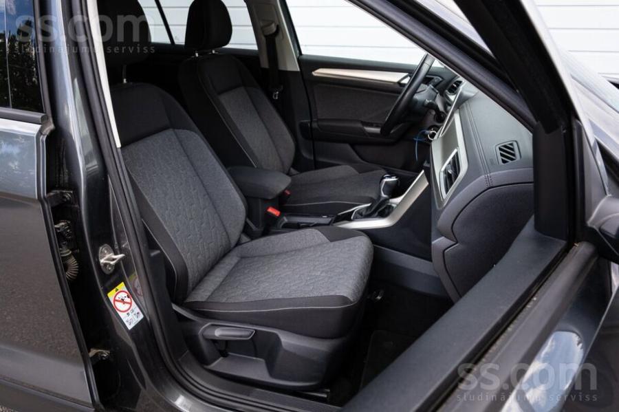 Grey Volkswagen T-Roc 2023 in Riga, with an engine capacity of 1.50 L and mileage of 143 thousand km for 19950 €, photo 8 on AUTOMOTO.COM.LV
