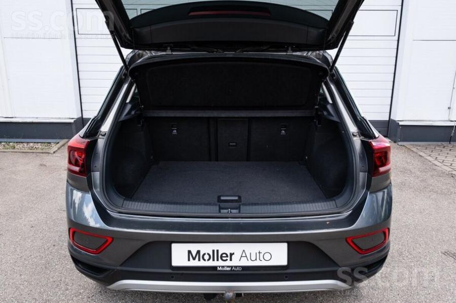 Grey Volkswagen T-Roc 2023 in Riga, with an engine capacity of 1.50 L and mileage of 143 thousand km for 19950 €, photo 18 on AUTOMOTO.COM.LV