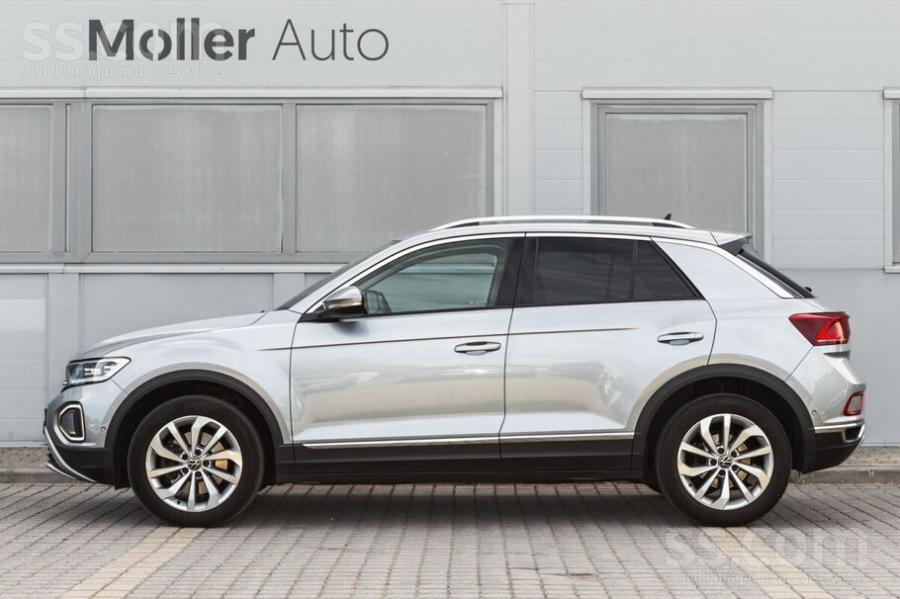 Grey Volkswagen T-Roc 2023 in Ventspils, with an engine capacity of 2.00 L and mileage of 107 thousand km for 26150 €, photo 3 on AUTOMOTO.COM.LV