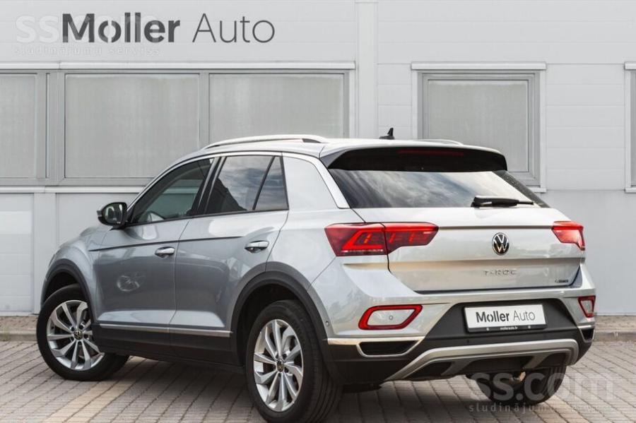 Grey Volkswagen T-Roc 2023 in Ventspils, with an engine capacity of 2.00 L and mileage of 107 thousand km for 26150 €, photo 4 on AUTOMOTO.COM.LV