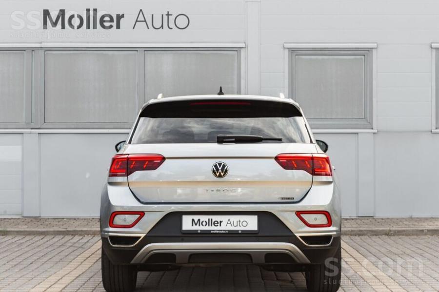 Grey Volkswagen T-Roc 2023 in Ventspils, with an engine capacity of 2.00 L and mileage of 107 thousand km for 26150 €, photo 5 on AUTOMOTO.COM.LV