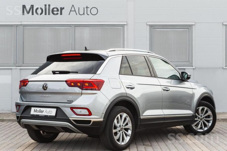 Grey Volkswagen T-Roc 2023 in Ventspils, with an engine capacity of 2.00 L and mileage of 107 thousand km for 26150 €, photo 6 on AUTOMOTO.COM.LV