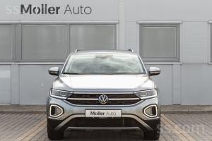 Grey Volkswagen T-Roc 2023 in Ventspils, with an engine capacity of 2.00 L and mileage of 107 thousand km for 26150 €, photo 9 on AUTOMOTO.COM.LV