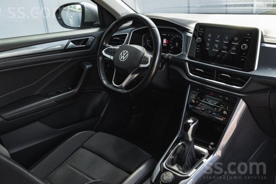 Grey Volkswagen T-Roc 2023 in Ventspils, with an engine capacity of 2.00 L and mileage of 107 thousand km for 26150 €, photo 15 on AUTOMOTO.COM.LV