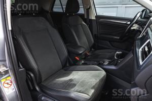 Grey Volkswagen T-Roc 2023 in Ventspils, with an engine capacity of 2.00 L and mileage of 107 thousand km for 26150 €, photo 16 on AUTOMOTO.COM.LV