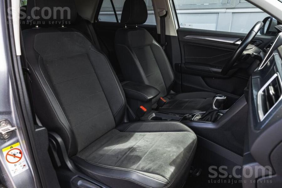 Grey Volkswagen T-Roc 2023 in Ventspils, with an engine capacity of 2.00 L and mileage of 107 thousand km for 26150 €, photo 16 on AUTOMOTO.COM.LV