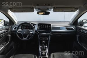 Grey Volkswagen T-Roc 2023 in Ventspils, with an engine capacity of 2.00 L and mileage of 107 thousand km for 26150 €, photo 17 on AUTOMOTO.COM.LV