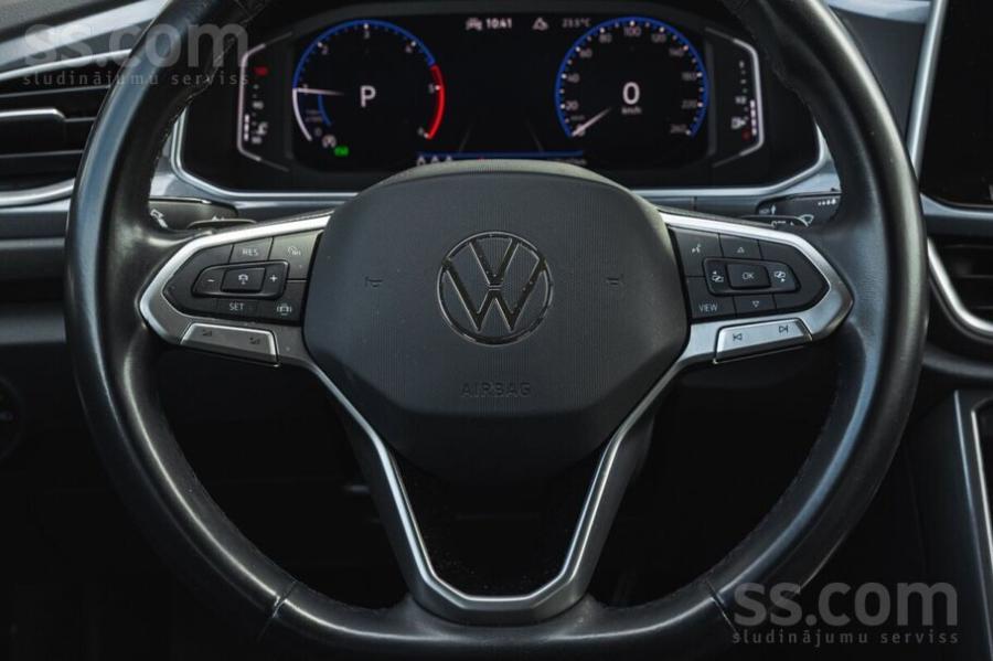 Grey Volkswagen T-Roc 2023 in Ventspils, with an engine capacity of 2.00 L and mileage of 107 thousand km for 26150 €, photo 18 on AUTOMOTO.COM.LV