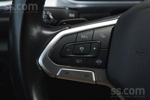 Grey Volkswagen T-Roc 2023 in Ventspils, with an engine capacity of 2.00 L and mileage of 107 thousand km for 26150 €, photo 19 on AUTOMOTO.COM.LV