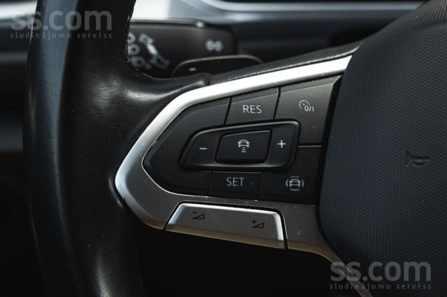 Grey Volkswagen T-Roc 2023 in Ventspils, with an engine capacity of 2.00 L and mileage of 107 thousand km for 26150 €, photo 19 on AUTOMOTO.COM.LV