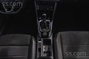 Grey Volkswagen T-Roc 2023 in Ventspils, with an engine capacity of 2.00 L and mileage of 107 thousand km for 26150 €, photo 26 on AUTOMOTO.COM.LV