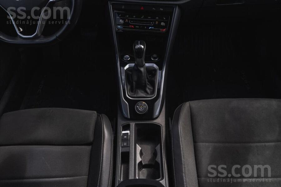 Grey Volkswagen T-Roc 2023 in Ventspils, with an engine capacity of 2.00 L and mileage of 107 thousand km for 26150 €, photo 26 on AUTOMOTO.COM.LV