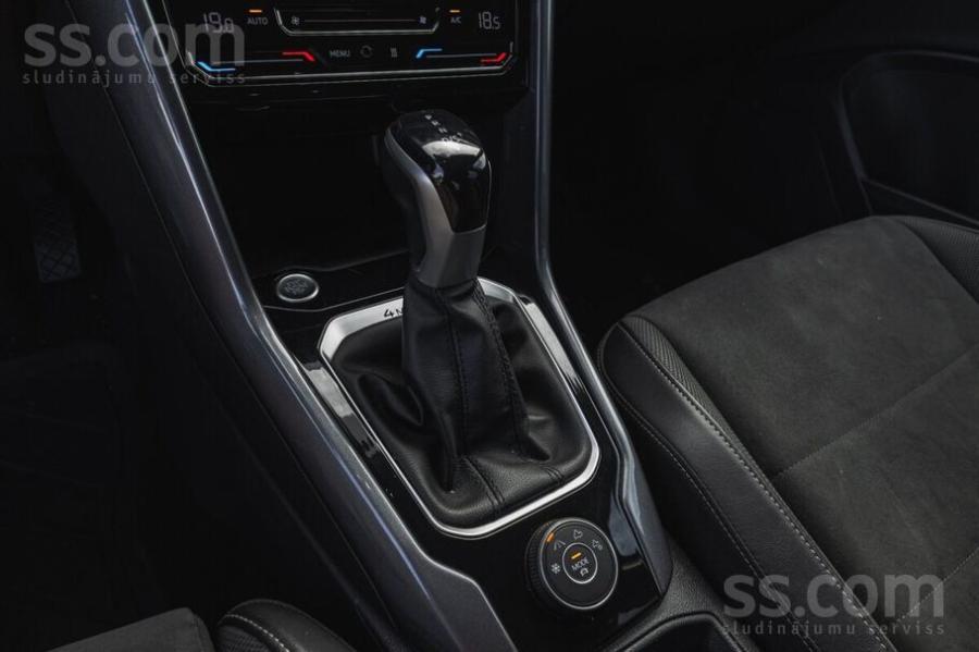 Grey Volkswagen T-Roc 2023 in Ventspils, with an engine capacity of 2.00 L and mileage of 107 thousand km for 26150 €, photo 27 on AUTOMOTO.COM.LV