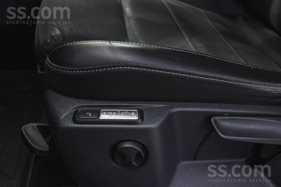 Grey Volkswagen T-Roc 2023 in Ventspils, with an engine capacity of 2.00 L and mileage of 107 thousand km for 26150 €, photo 31 on AUTOMOTO.COM.LV