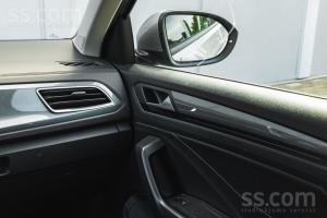Grey Volkswagen T-Roc 2023 in Ventspils, with an engine capacity of 2.00 L and mileage of 107 thousand km for 26150 €, photo 35 on AUTOMOTO.COM.LV