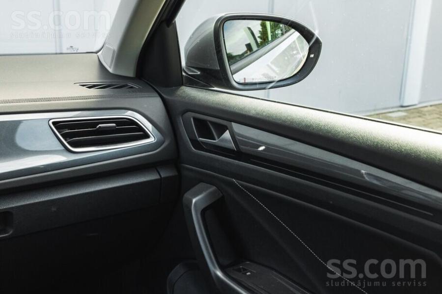 Grey Volkswagen T-Roc 2023 in Ventspils, with an engine capacity of 2.00 L and mileage of 107 thousand km for 26150 €, photo 35 on AUTOMOTO.COM.LV
