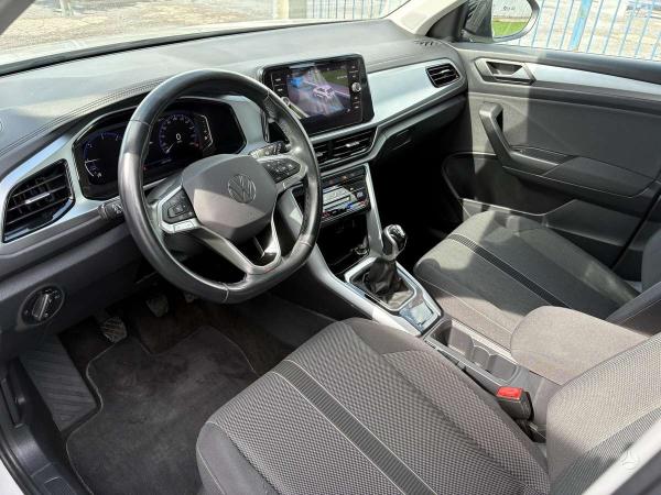 Pelēks Volkswagen T-Roc 2023 Panevēža, ar dzinēja tilpumu 1.97 L un nobraukumu 226 tūkst. km par 16300 €, foto 8 vietnē AUTOMOTO.COM.LV