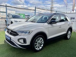 Pelēks Volkswagen T-Roc 2023 Panevēža, ar dzinēja tilpumu 1.97 L un nobraukumu 226 tūkst. km par 16300 €, foto 2 vietnē AUTOMOTO.COM.LV
