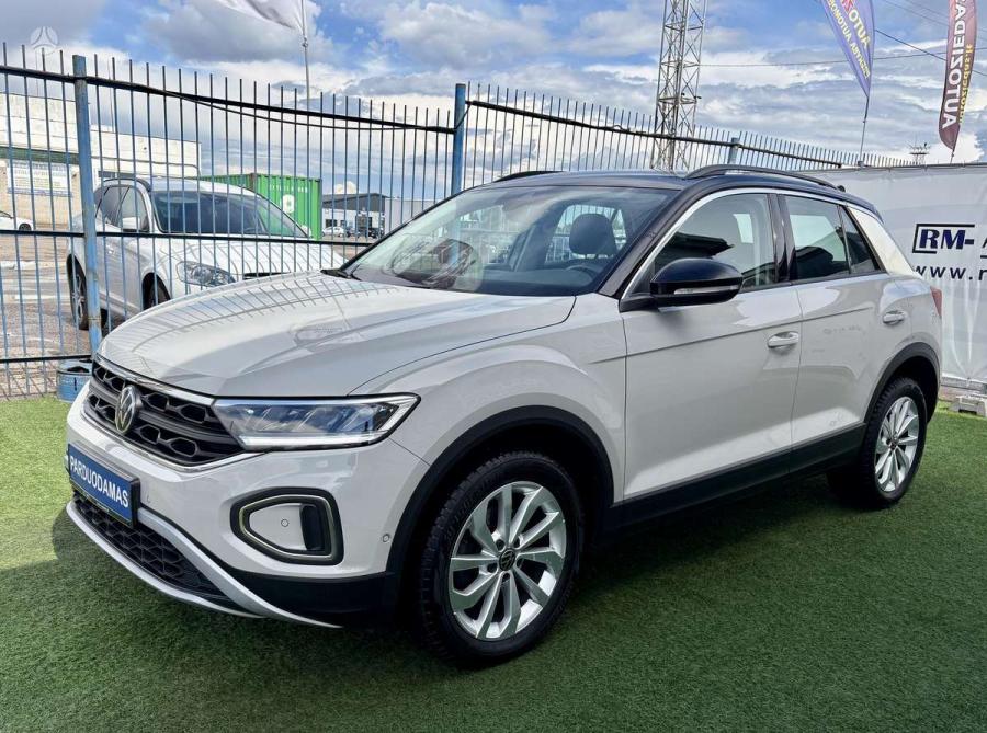 Pelēks Volkswagen T-Roc 2023 Panevēža, ar dzinēja tilpumu 1.97 L un nobraukumu 226 tūkst. km par 16300 €, foto 1 vietnē AUTOMOTO.COM.LV