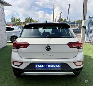 Pelēks Volkswagen T-Roc 2023 Panevēža, ar dzinēja tilpumu 1.97 L un nobraukumu 226 tūkst. km par 16300 €, foto 10 vietnē AUTOMOTO.COM.LV