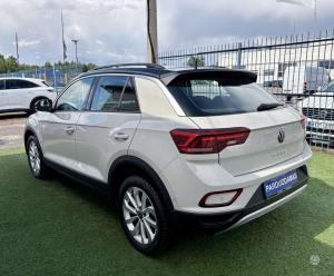 Pelēks Volkswagen T-Roc 2023 Panevēža, ar dzinēja tilpumu 1.97 L un nobraukumu 226 tūkst. km par 16300 €, foto 13 vietnē AUTOMOTO.COM.LV