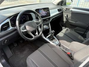 Pelēks Volkswagen T-Roc 2023 Panevēža, ar dzinēja tilpumu 1.97 L un nobraukumu 226 tūkst. km par 16300 €, foto 17 vietnē AUTOMOTO.COM.LV