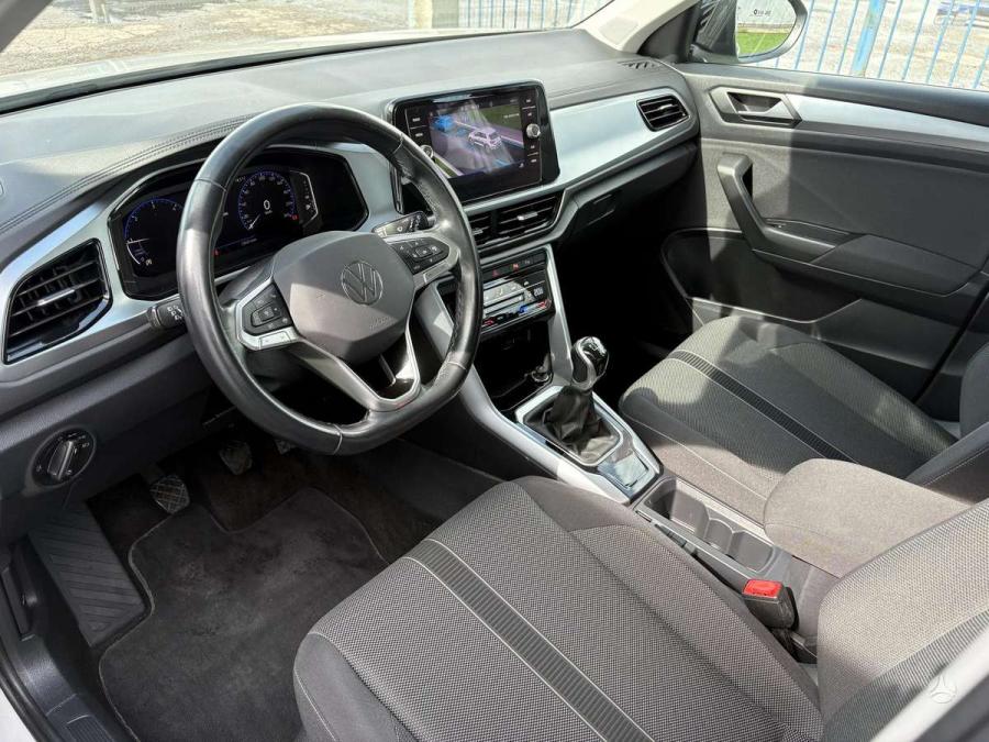 Pelēks Volkswagen T-Roc 2023 Panevēža, ar dzinēja tilpumu 1.97 L un nobraukumu 226 tūkst. km par 16300 €, foto 17 vietnē AUTOMOTO.COM.LV