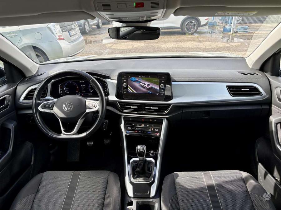 Pelēks Volkswagen T-Roc 2023 Panevēža, ar dzinēja tilpumu 1.97 L un nobraukumu 226 tūkst. km par 16300 €, foto 20 vietnē AUTOMOTO.COM.LV