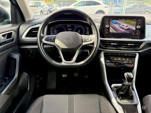Pelēks Volkswagen T-Roc 2023 Panevēža, ar dzinēja tilpumu 1.97 L un nobraukumu 226 tūkst. km par 16300 €, foto 23 vietnē AUTOMOTO.COM.LV