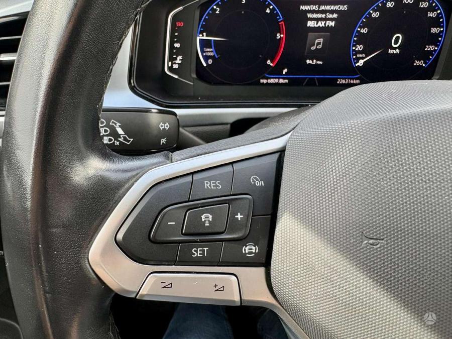Pelēks Volkswagen T-Roc 2023 Panevēža, ar dzinēja tilpumu 1.97 L un nobraukumu 226 tūkst. km par 16300 €, foto 25 vietnē AUTOMOTO.COM.LV