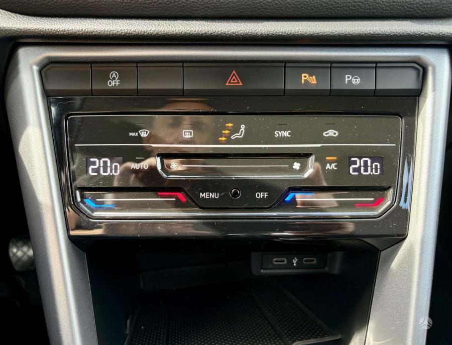 Pelēks Volkswagen T-Roc 2023 Panevēža, ar dzinēja tilpumu 1.97 L un nobraukumu 226 tūkst. km par 16300 €, foto 32 vietnē AUTOMOTO.COM.LV