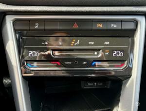 Pelēks Volkswagen T-Roc 2023 Panevēža, ar dzinēja tilpumu 1.97 L un nobraukumu 226 tūkst. km par 16300 €, foto 33 vietnē AUTOMOTO.COM.LV
