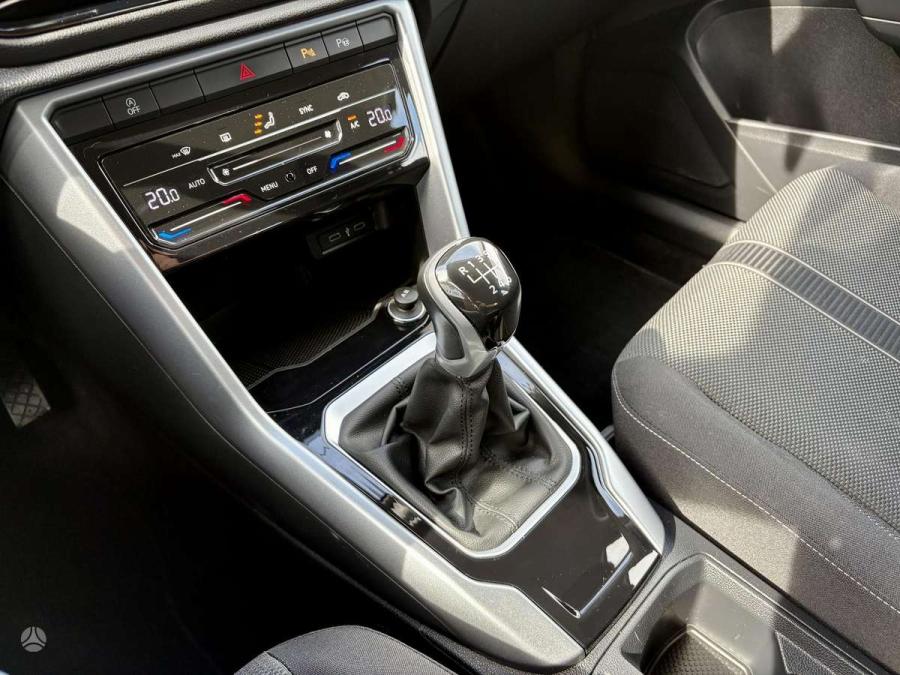 Pelēks Volkswagen T-Roc 2023 Panevēža, ar dzinēja tilpumu 1.97 L un nobraukumu 226 tūkst. km par 16300 €, foto 35 vietnē AUTOMOTO.COM.LV