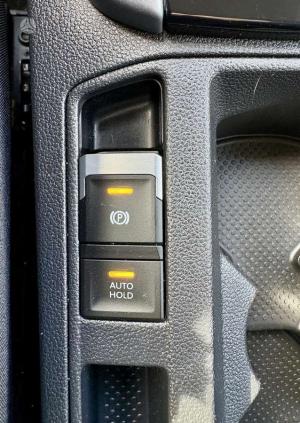 Pelēks Volkswagen T-Roc 2023 Panevēža, ar dzinēja tilpumu 1.97 L un nobraukumu 226 tūkst. km par 16300 €, foto 36 vietnē AUTOMOTO.COM.LV