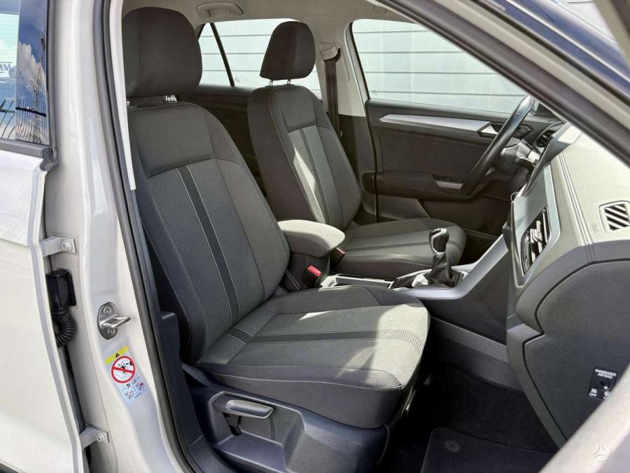 Pelēks Volkswagen T-Roc 2023 Panevēža, ar dzinēja tilpumu 1.97 L un nobraukumu 226 tūkst. km par 16300 €, foto 41 vietnē AUTOMOTO.COM.LV